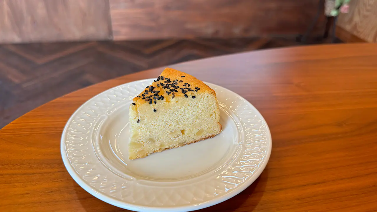 さつまいもに栗…季節のスイーツや穴のないドーナツが人気【中島オヤツ店 cake アンド bake+】黒部の無人駅前にある小さなお菓子屋さん ...