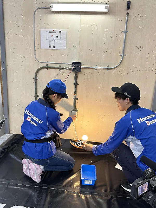 電気工事のしごと｜【ジョブキッズとやま】ジョブレポート2024｜knb Web｜北日本放送｜ラジオ・テレビ局発！富山の最新情報サイト
