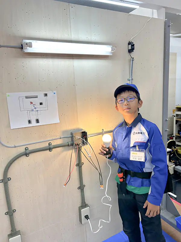 電気工事のしごと｜【ジョブキッズとやま】ジョブレポート2024｜knb Web｜北日本放送｜ラジオ・テレビ局発！富山の最新情報サイト
